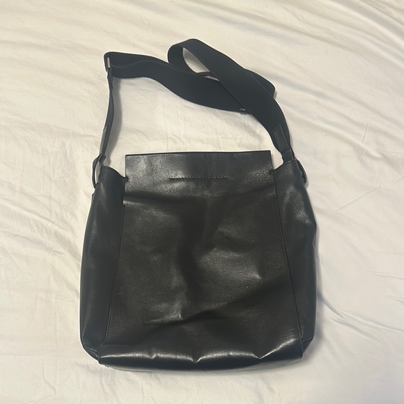 Everlane | Bags | Everlane Form Bag In Black Leather | Poshmark